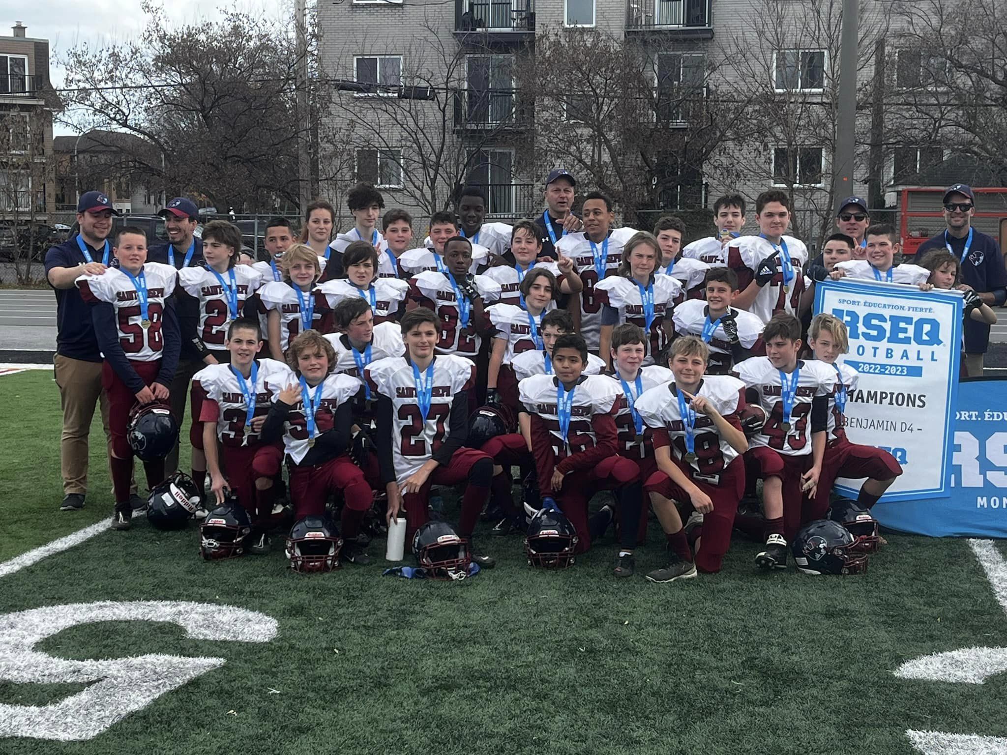 Nos Patriotes champions RSEQ Montérégie football benjamin - École ...