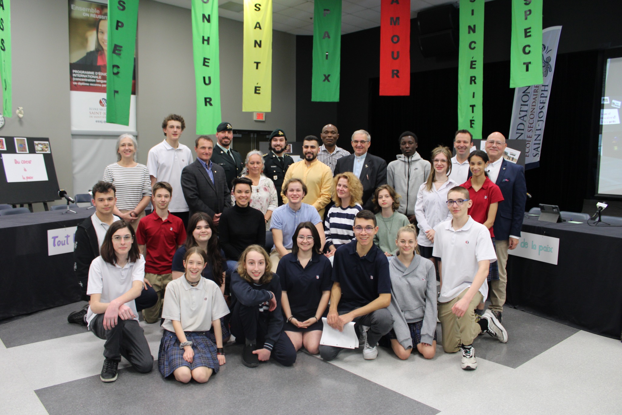 Activité sur la paix - École secondaire Saint-Joseph